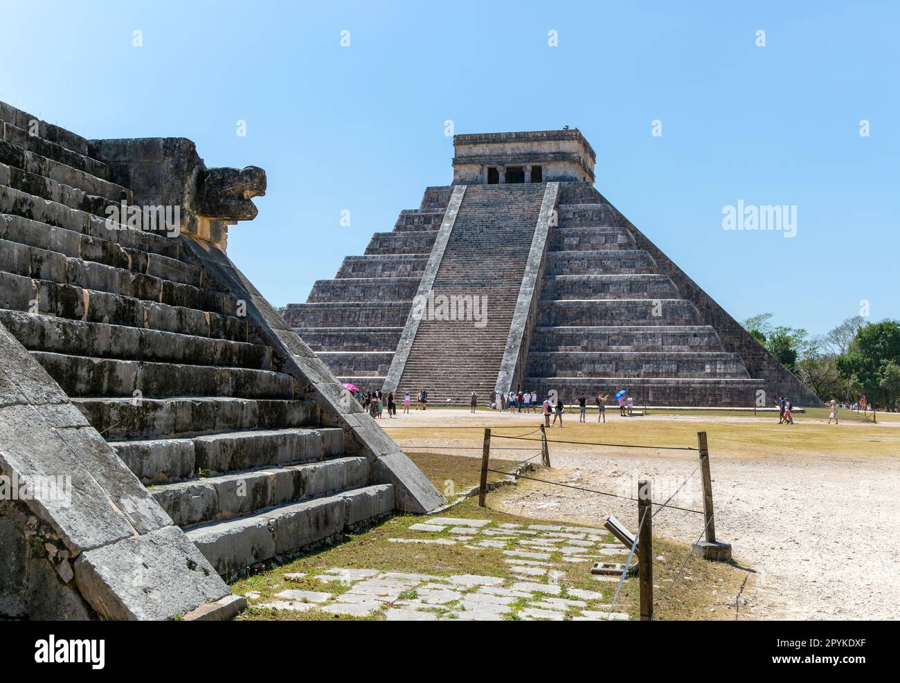 Temple Of Kukulkan El Castillo pyramid, Chichen Itzá Mayan ruins ...