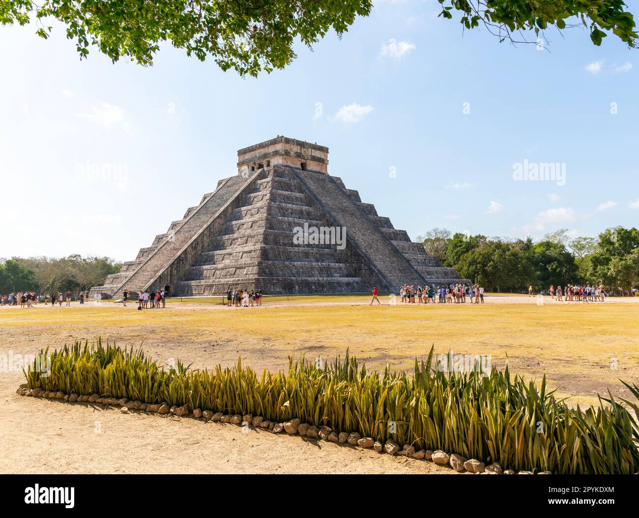 Temple Of Kukulkan El Castillo pyramid, Chichen Itzá Mayan ruins ...