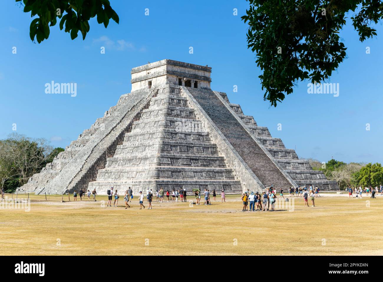 Temple Of Kukulkan El Castillo pyramid, Chichen Itzá Mayan ruins ...