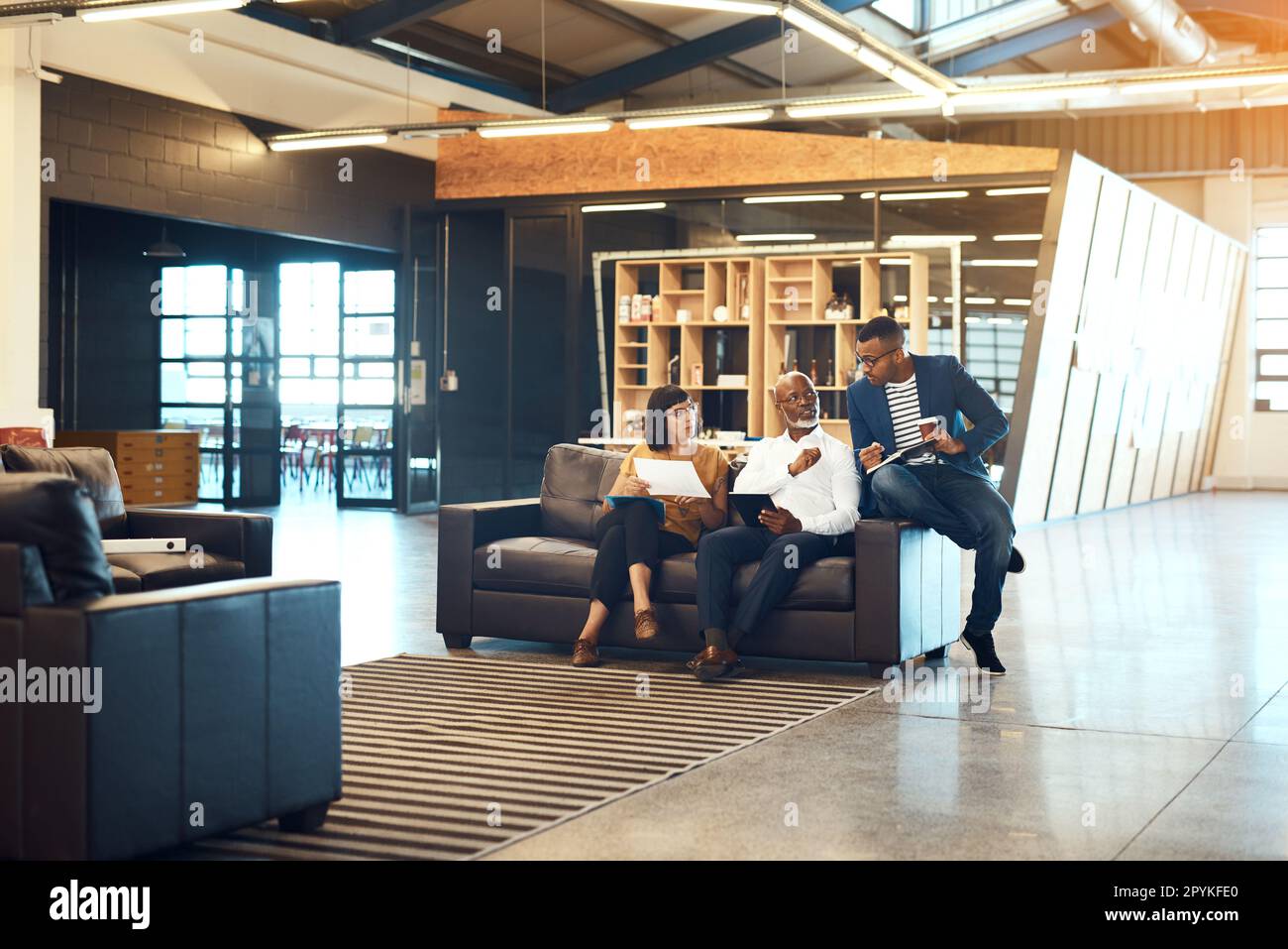 African group sitting apart hi-res stock photography and images - Alamy