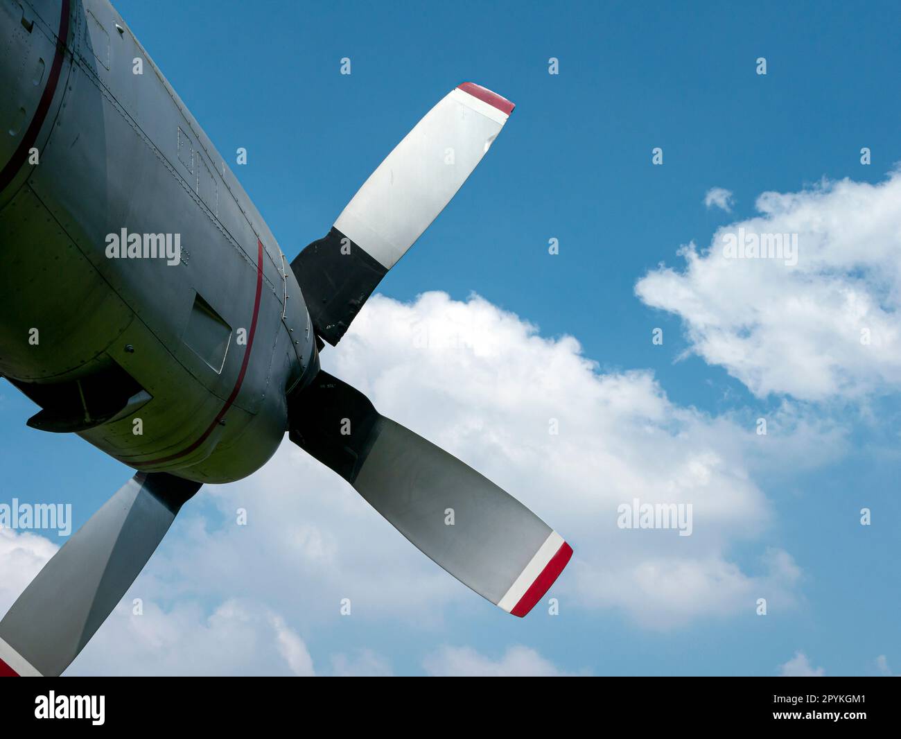 Airplane front propeller hi-res stock photography and images - Alamy