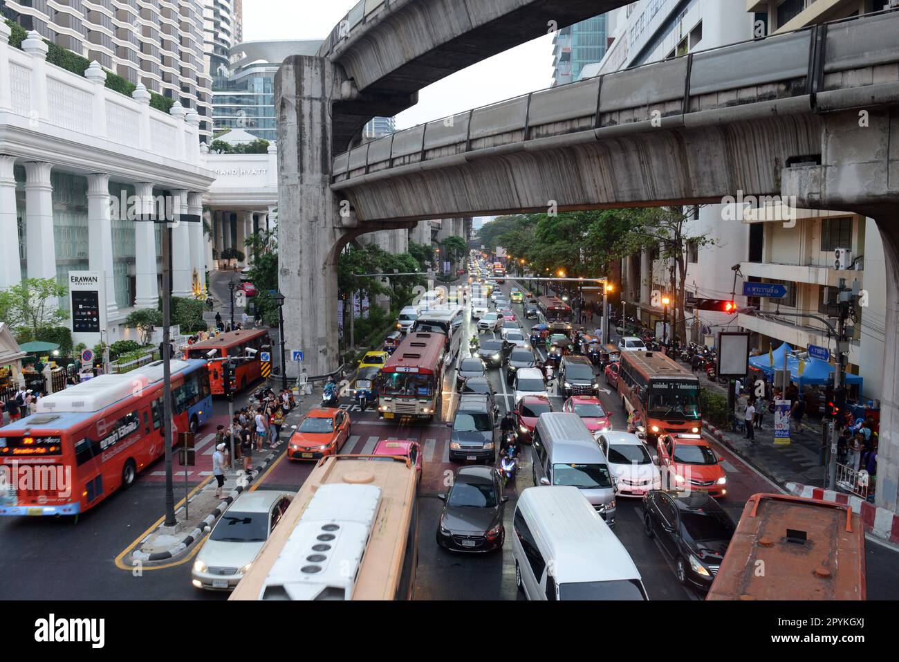 Heavy traffic on Ratchadamri road, Bangkok, Thailand Stock Photo - Alamy