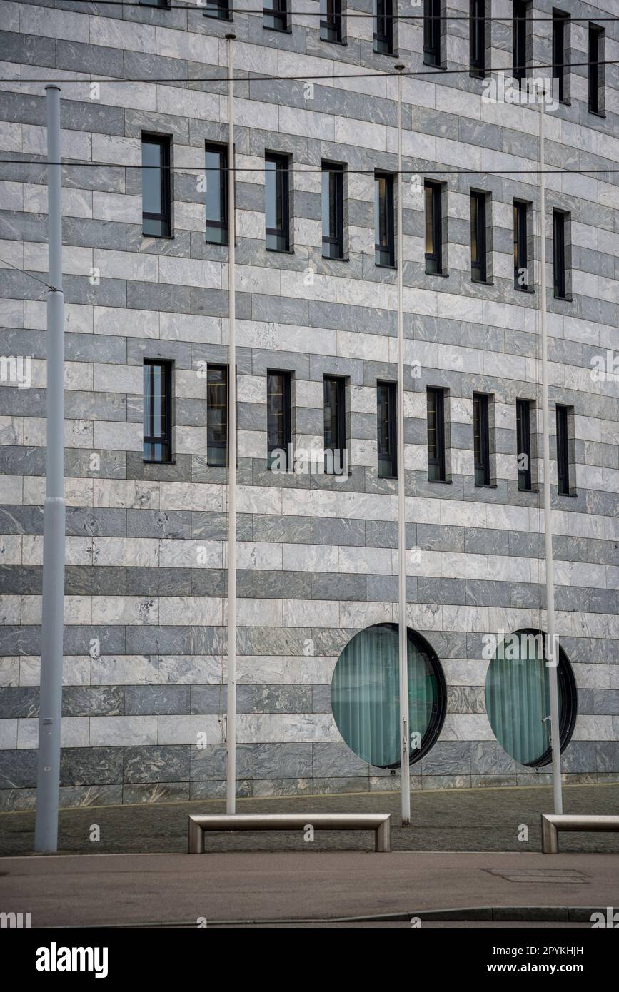 Biz building hi-res stock photography and images - Alamy