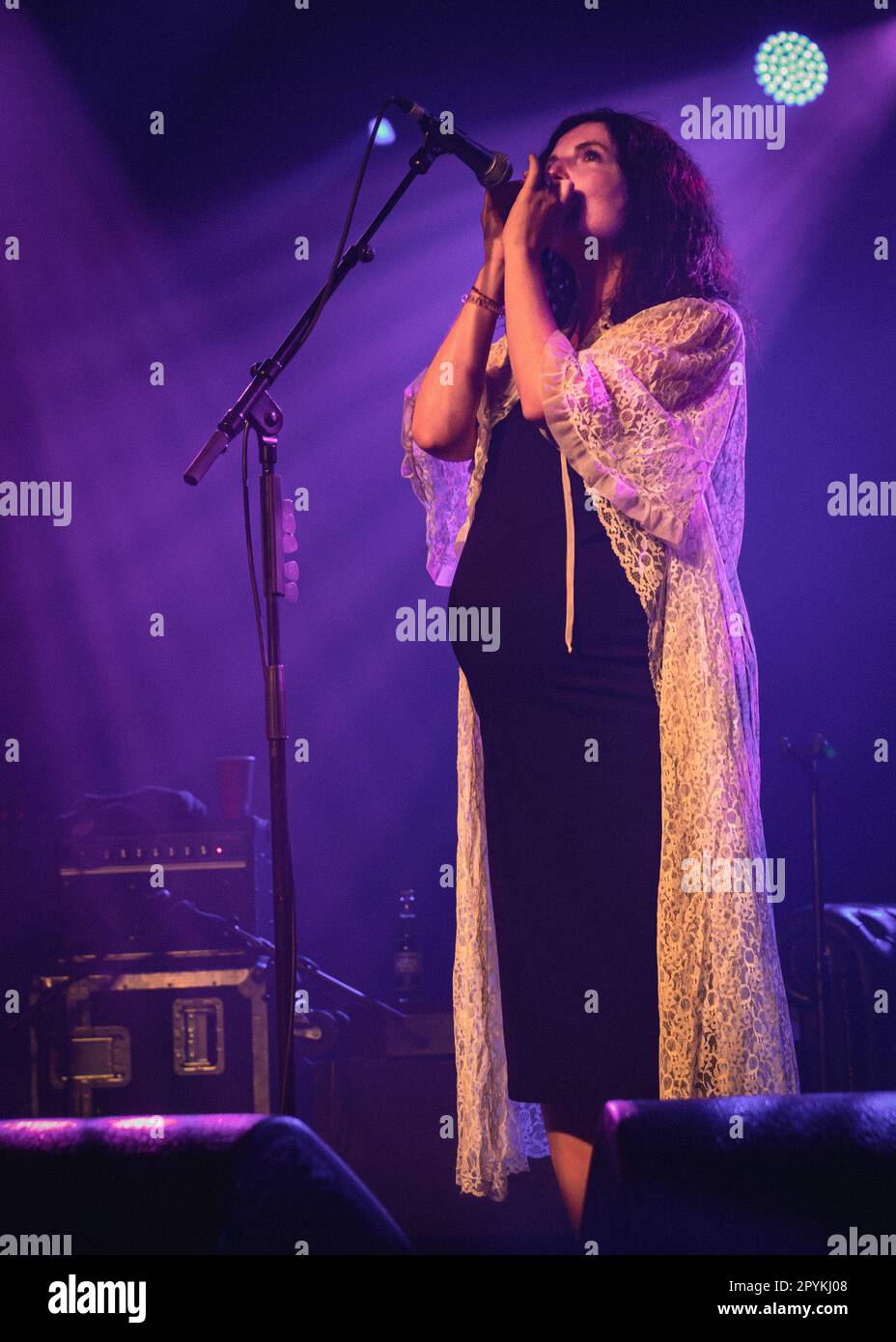 Mum on stage hi-res stock photography and images - Alamy