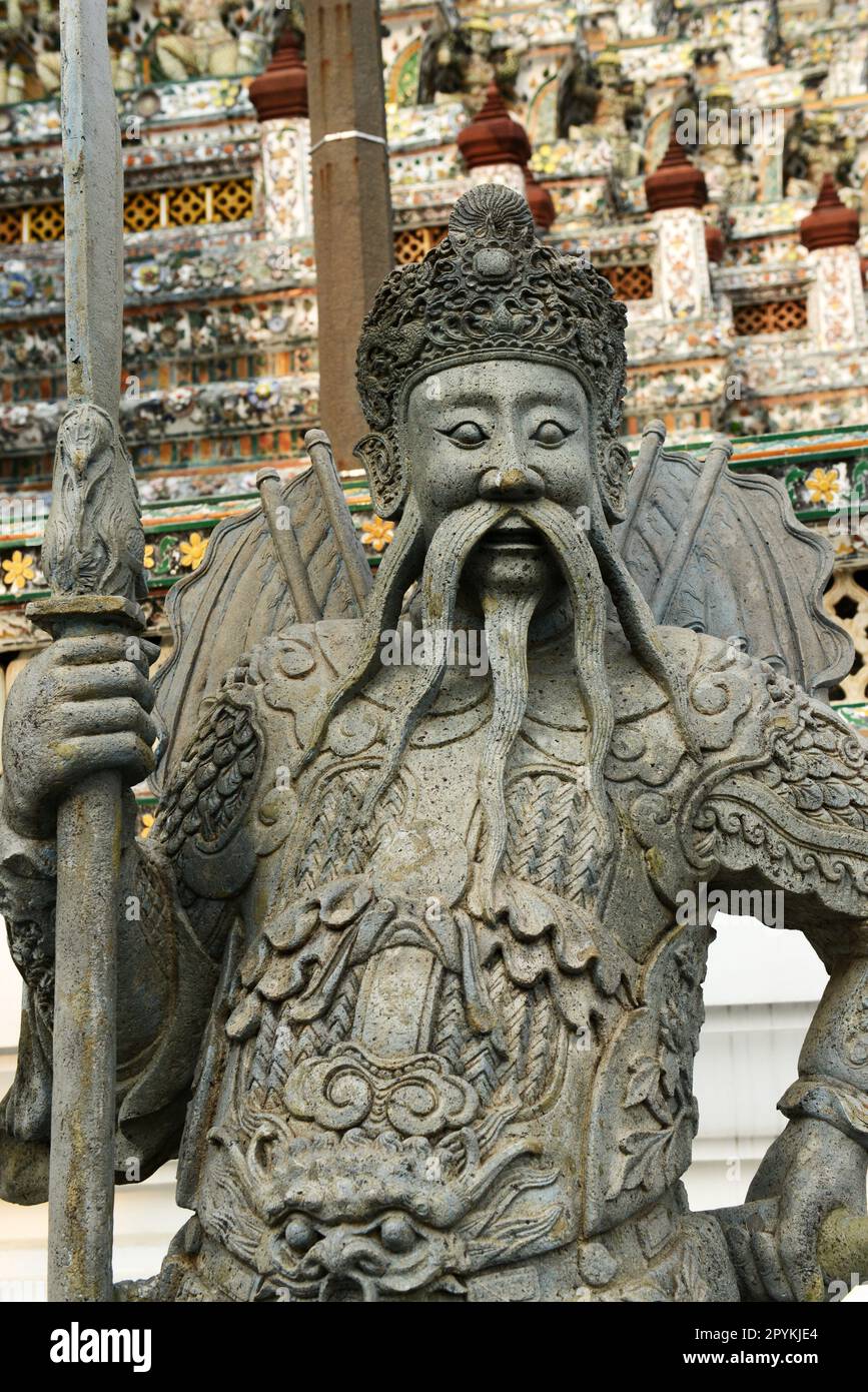Bangkok temple stone statue hi-res stock photography and images - Alamy