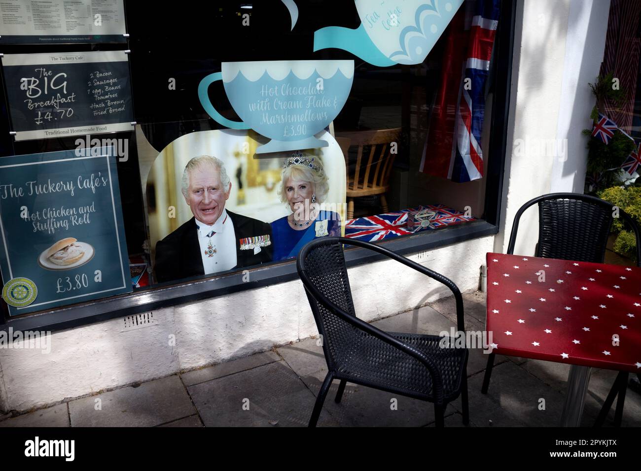 Charles camilla coronation hi-res stock photography and images - Alamy