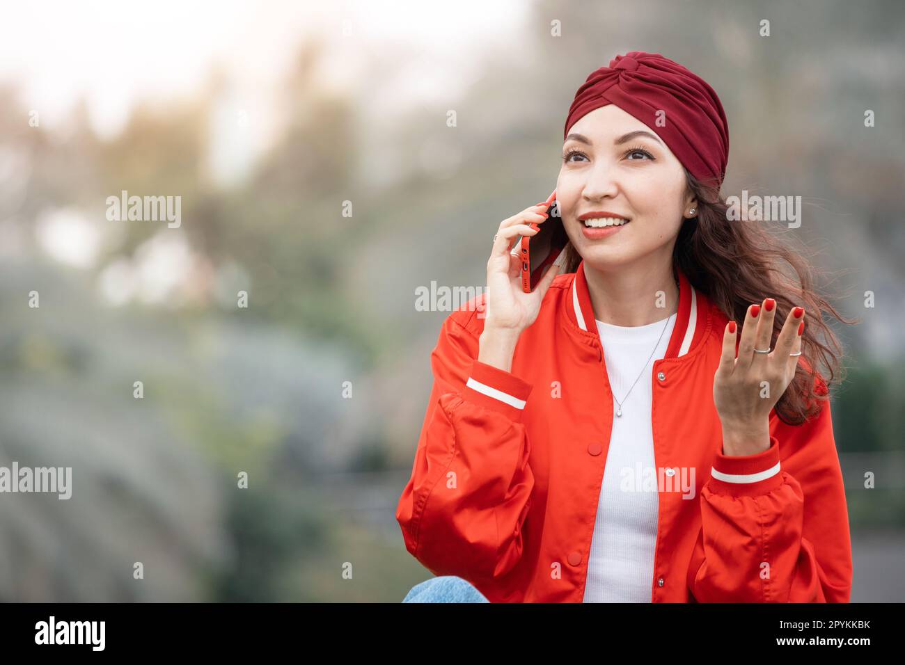 Young indian woman speaking female hi-res stock photography and images ...