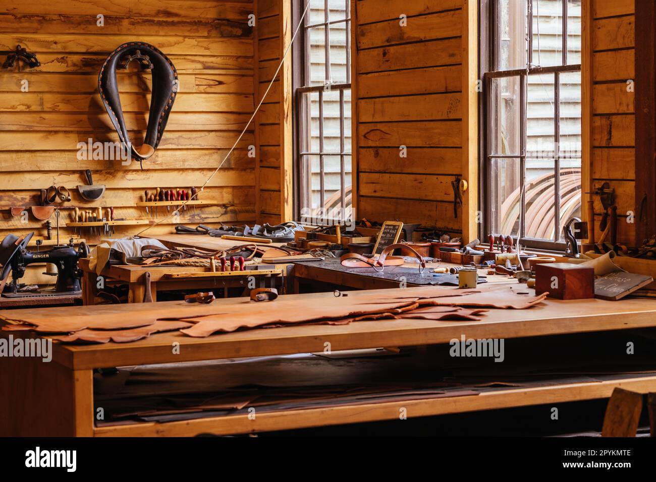 Gold sovereign poster hi-res stock photography and images - Alamy