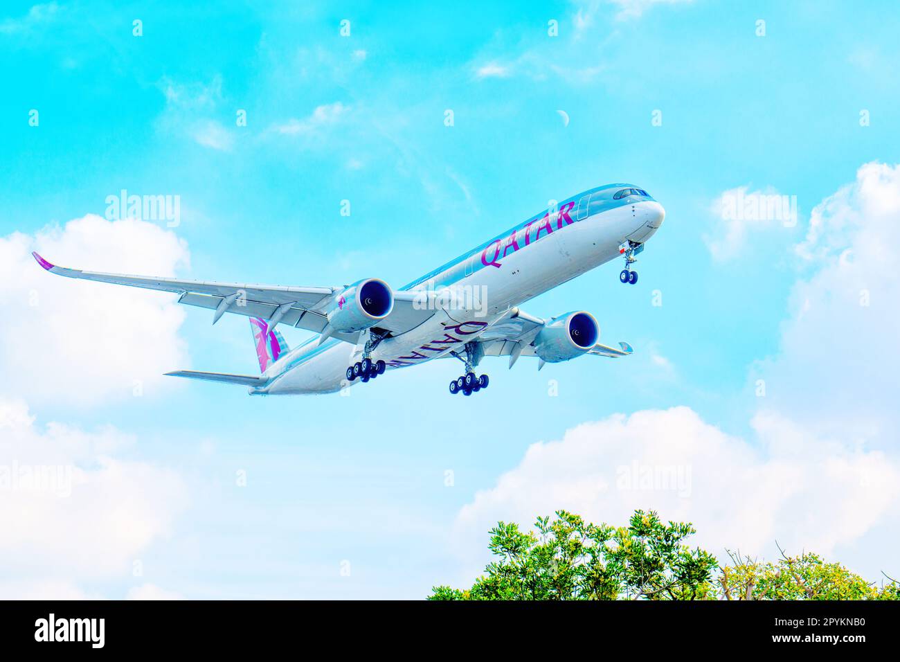 Los Angeles, California - December 29, 2022: Landing Qatar Airways ...