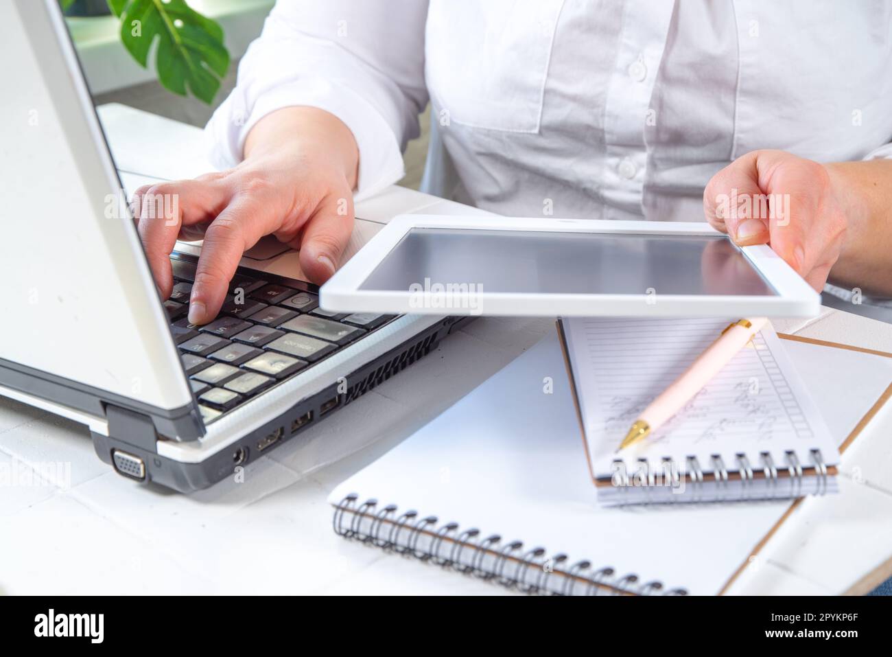 Girl works computer close hi-res stock photography and images - Alamy