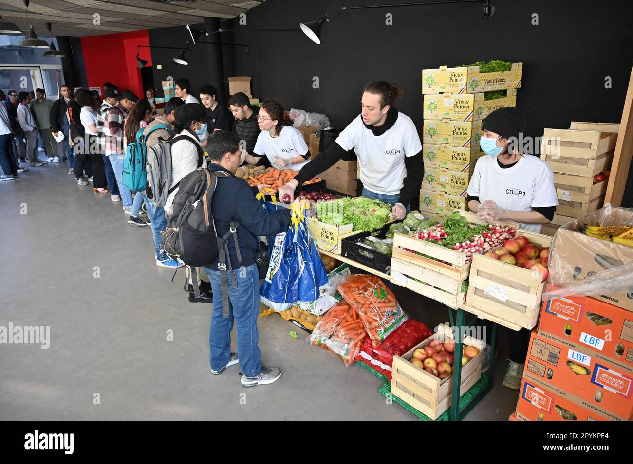 Paris, France. 03rd May, 2023. Illustration of a food distribution site ...