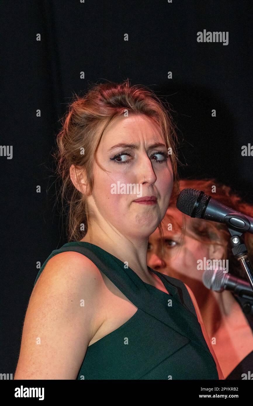 Singer Beth keys-Holloway depping at a Kicks Without Vix concert in the ...