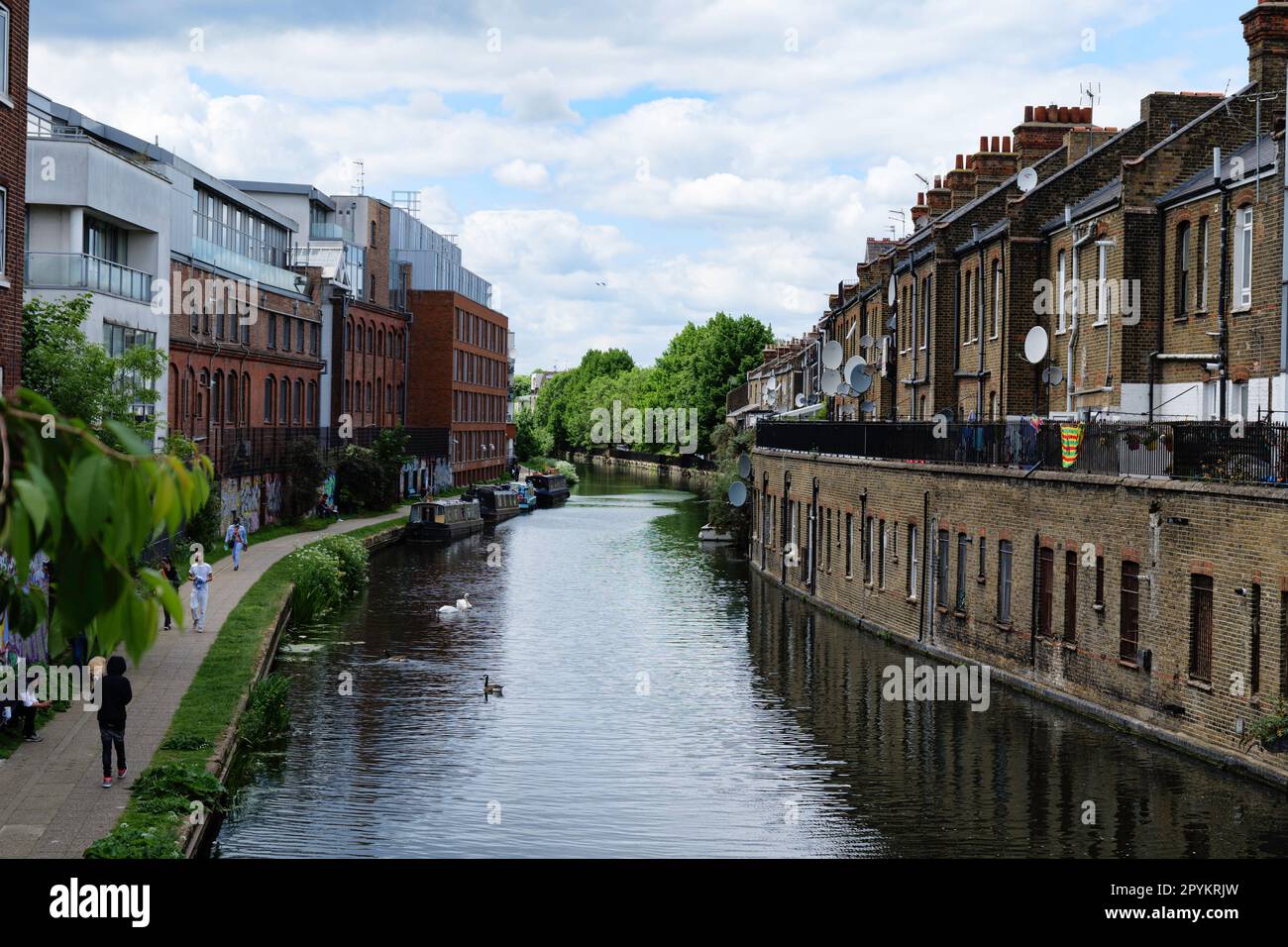 London - 05 21 2022: View from the Half Penny Steps Footbridge of the ...