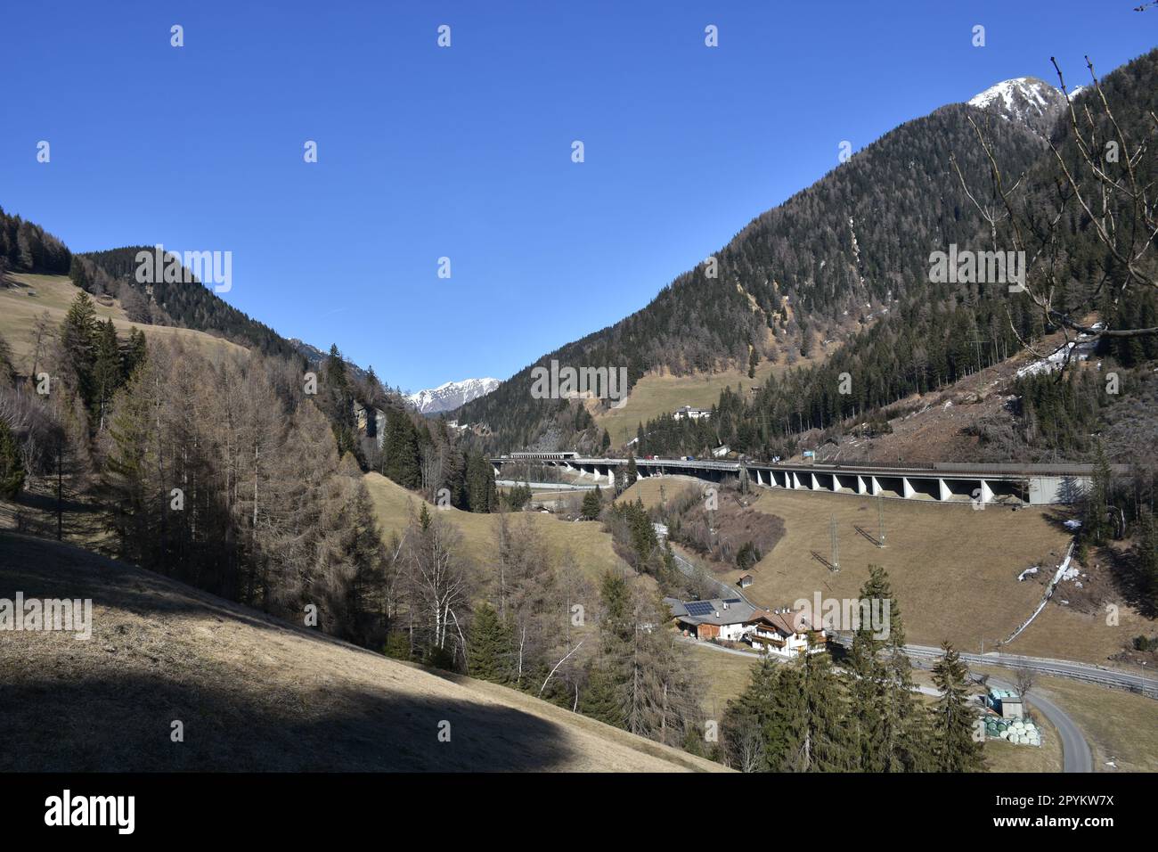 Brenner, Südtirol, Brennerautobahn, Autobahn, Wipptal, Eisack, Brücke ...
