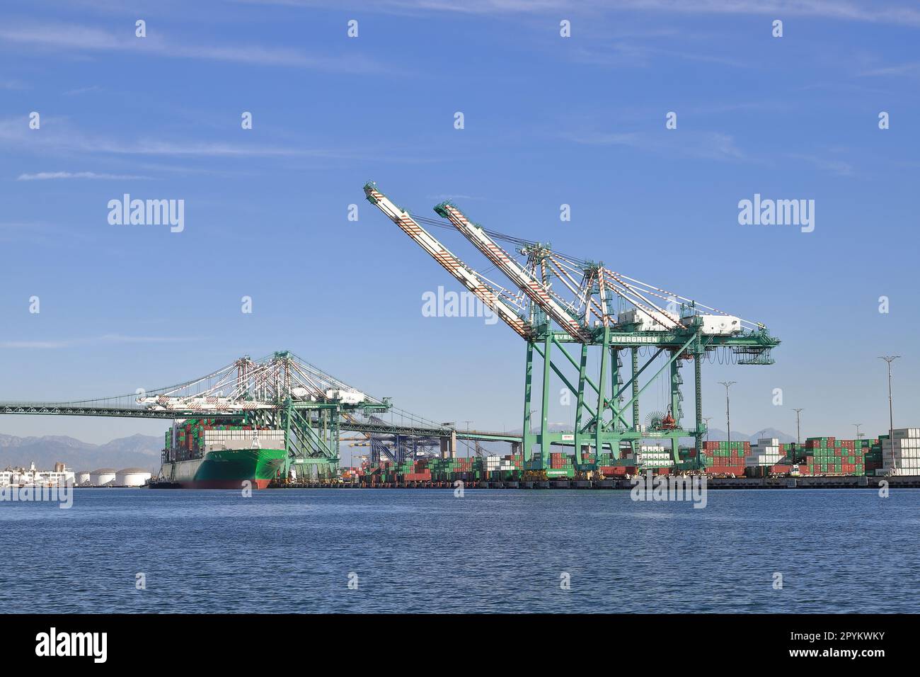 The view from San Pedro towards cranes in the port of Los Angeles. Los ...