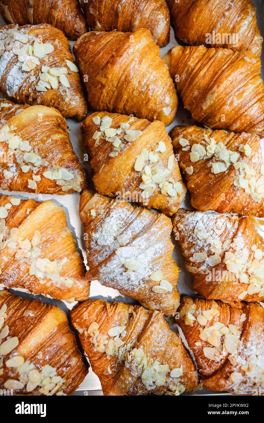 Sprinkle the finished croissants on a baking sheet with almond flakes ...