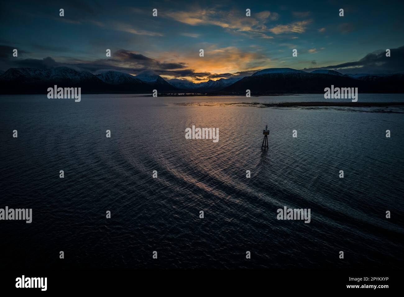 Strait shipping hi-res stock photography and images - Alamy