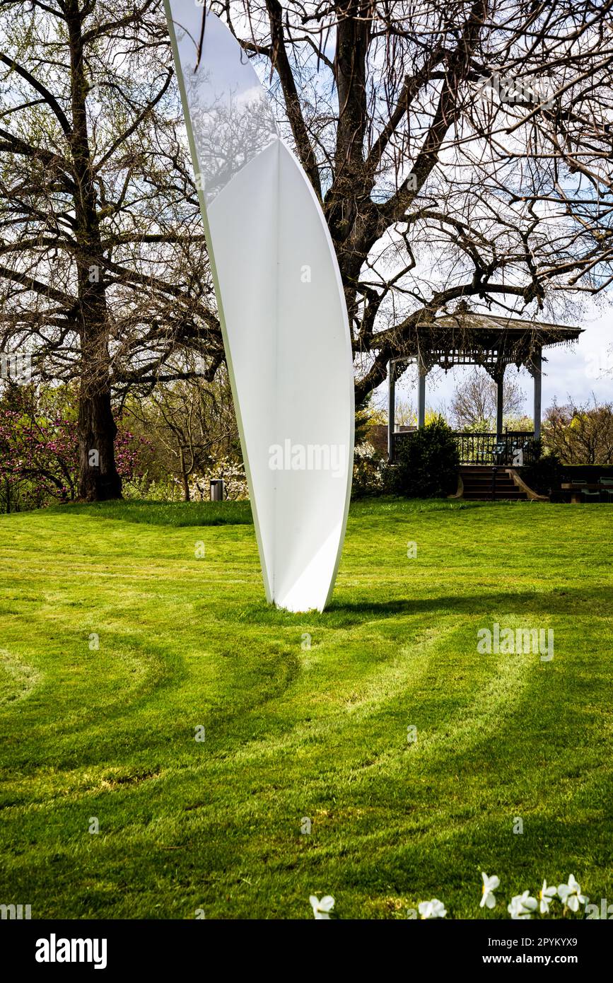 White Curves sculpture, (2002), made of white aluminium, by Ellsworth ...