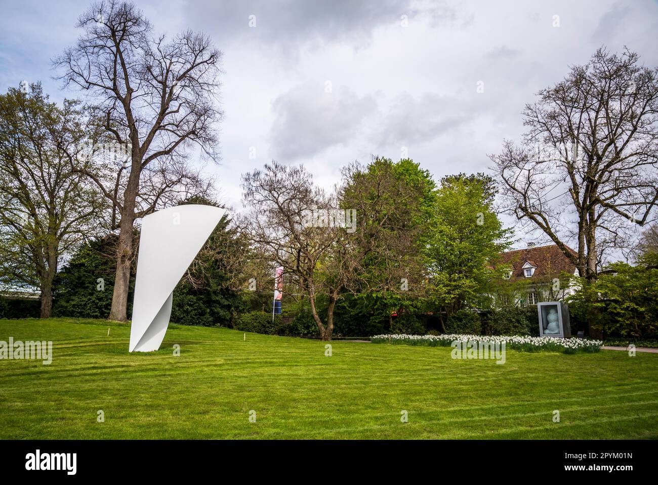 White Curves sculpture, (2002), made of white aluminium, by Ellsworth ...