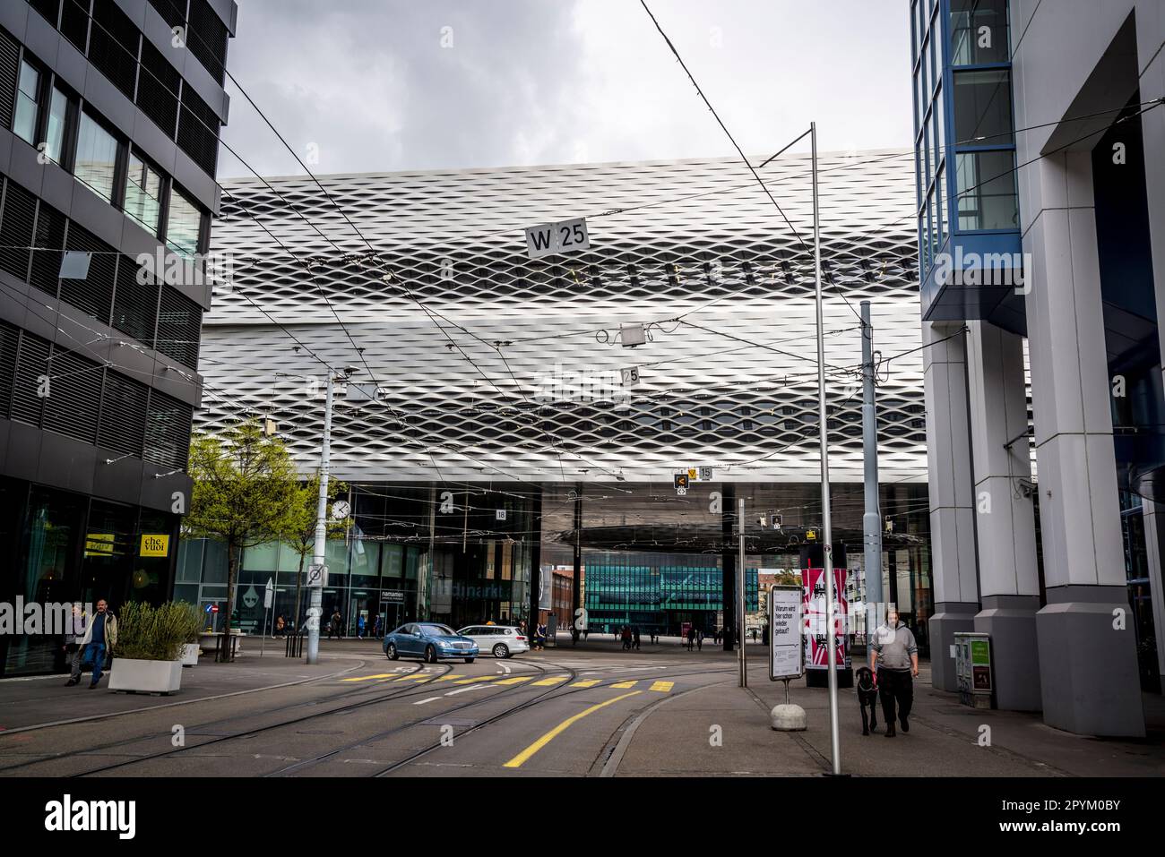 Basel exhibition centre, Hall 1, the new Messe Basel trade fair ...
