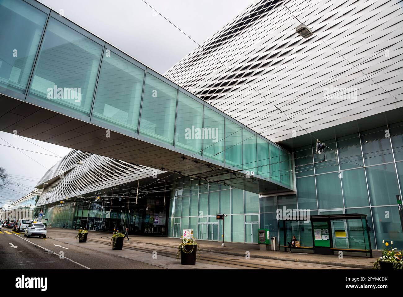 Basel exhibition centre, Hall 1, the new Messe Basel trade fair ...