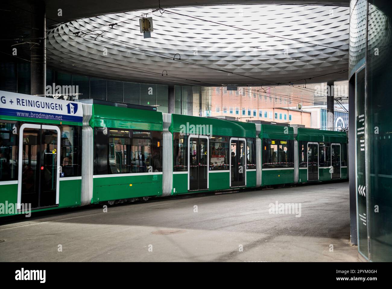 Basel exhibition centre, Hall 1, the new Messe Basel trade fair ...