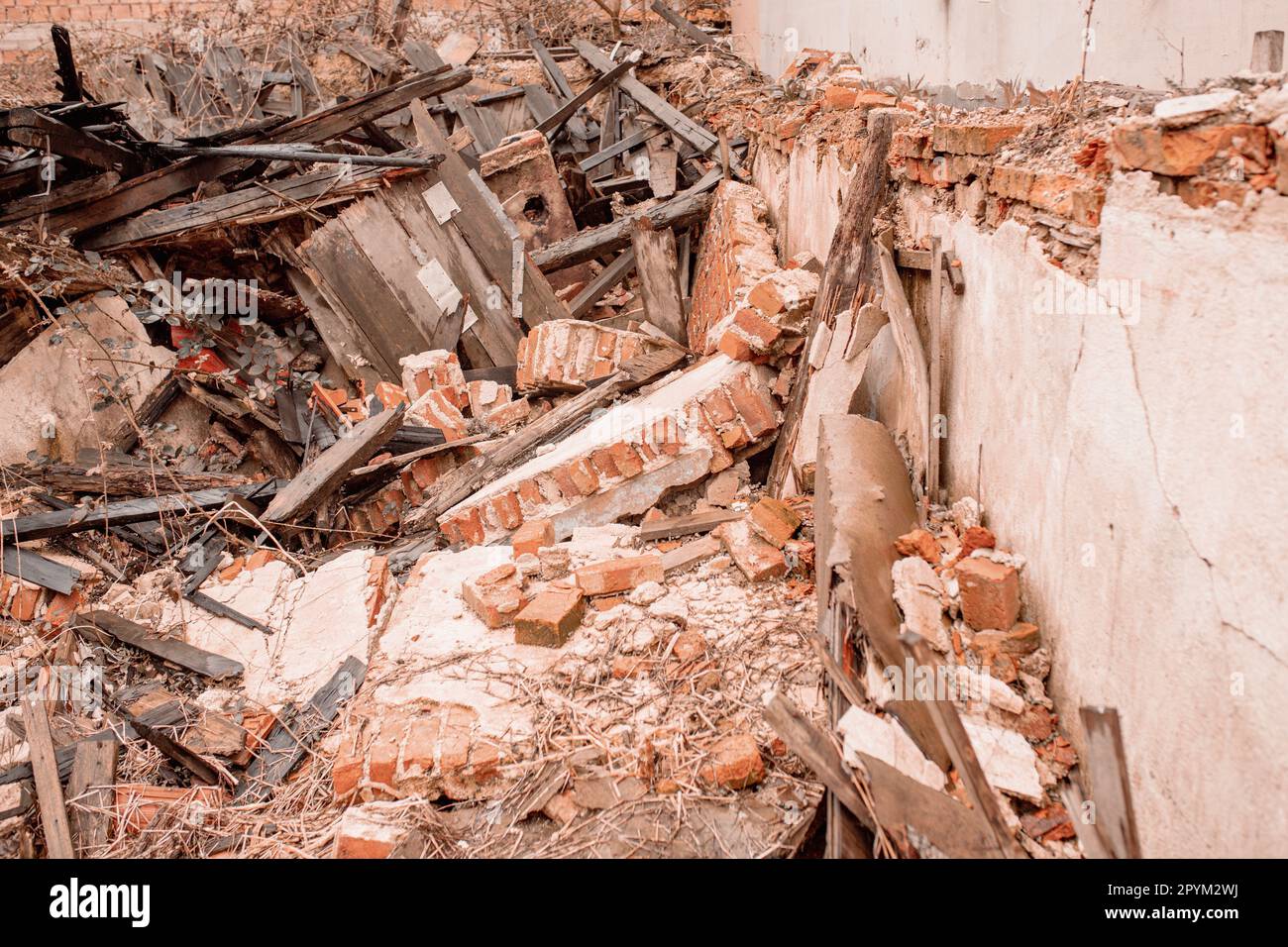 A house in ruins destroyed by fire Stock Photo - Alamy
