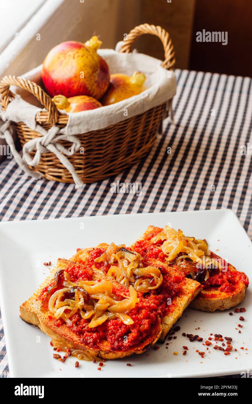 Plato típico hi-res stock photography and images - Alamy