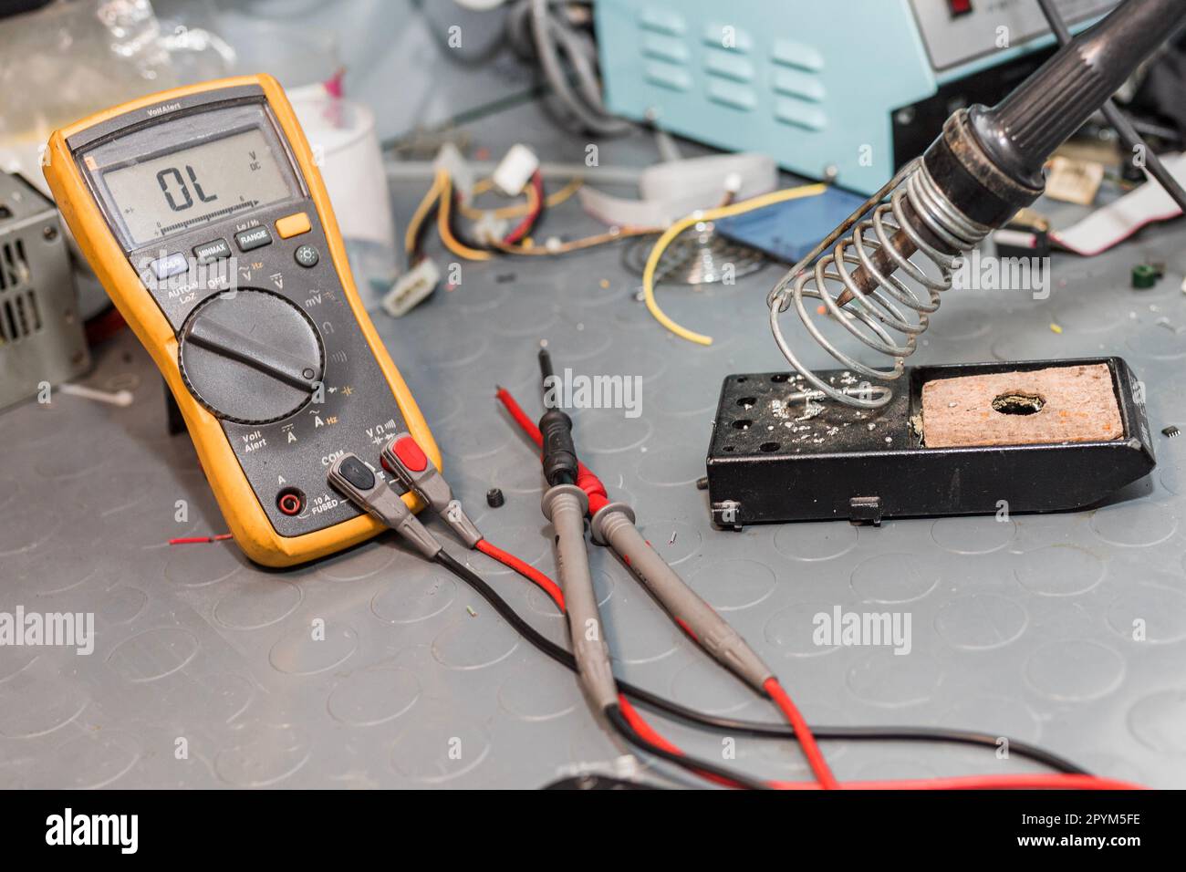 Soldering iron electronic circuit hi-res stock photography and images ...