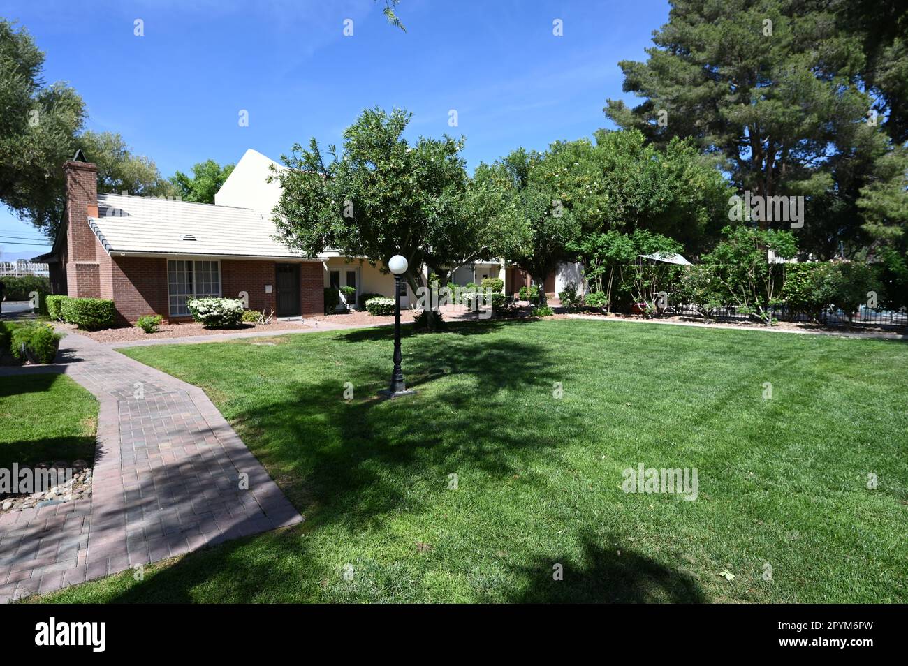 Luxury homes in a gated area in the middle of Las Vegas Stock Photo - Alamy