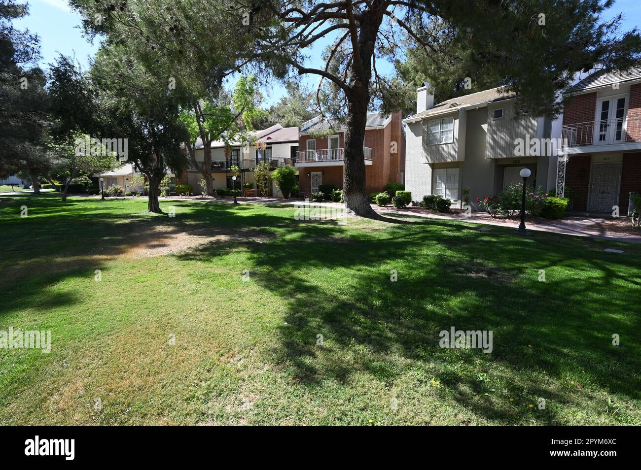 Luxury homes in a gated area in the middle of Las Vegas Stock Photo - Alamy