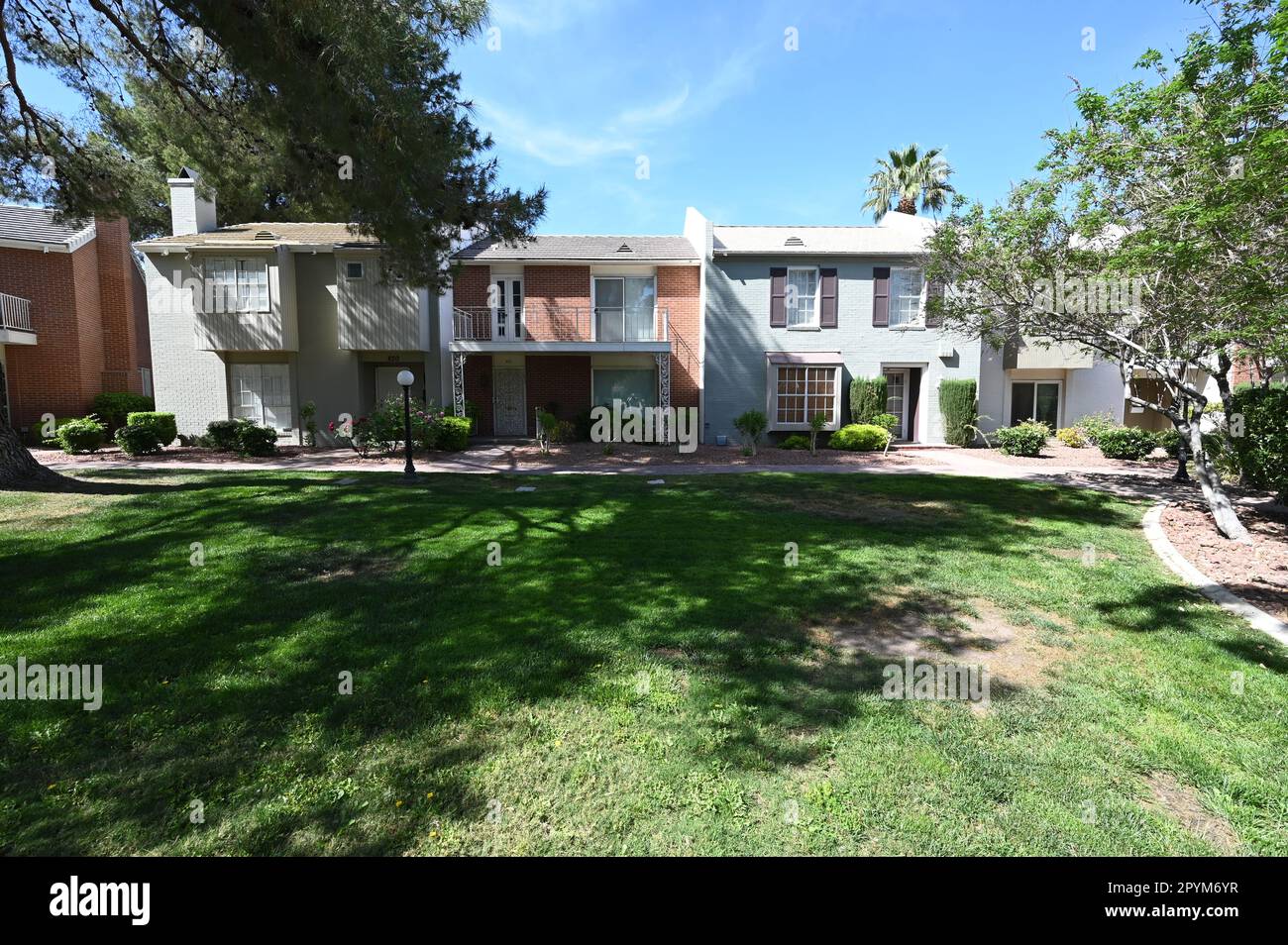 Luxury homes in a gated area in the middle of Las Vegas Stock Photo - Alamy