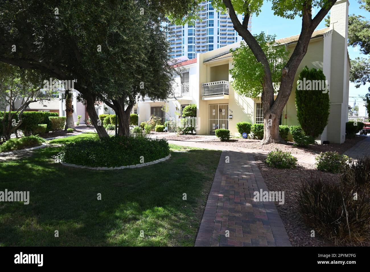 Luxury homes in a gated area in the middle of Las Vegas Stock Photo - Alamy