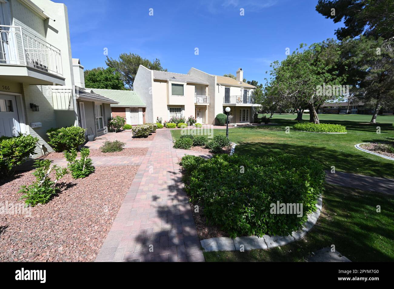 Luxury homes in a gated area in the middle of Las Vegas Stock Photo - Alamy