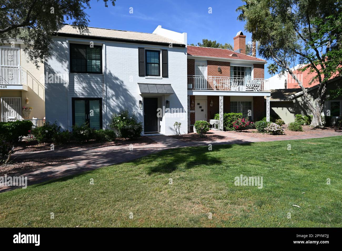 Luxury homes in a gated area in the middle of Las Vegas Stock Photo - Alamy