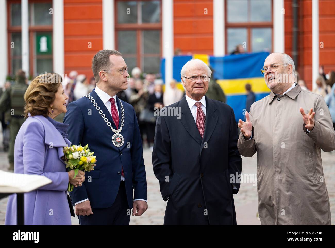 Sweden's King Carl Gustaf and Queen Silvia with Mayor Urmas Klaas and ...
