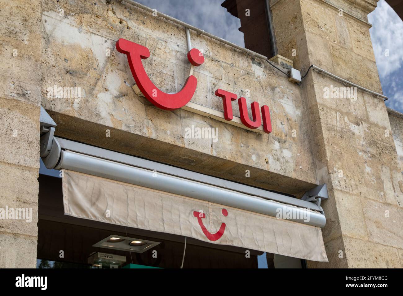 Bordeaux , Aquitaine France - 05 01 2023 : TUI logo sign store and ...
