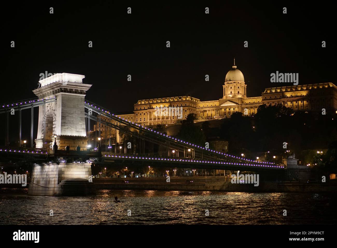 Chain Bridge Illuminated at Night in Budapest Stock Photo - Alamy