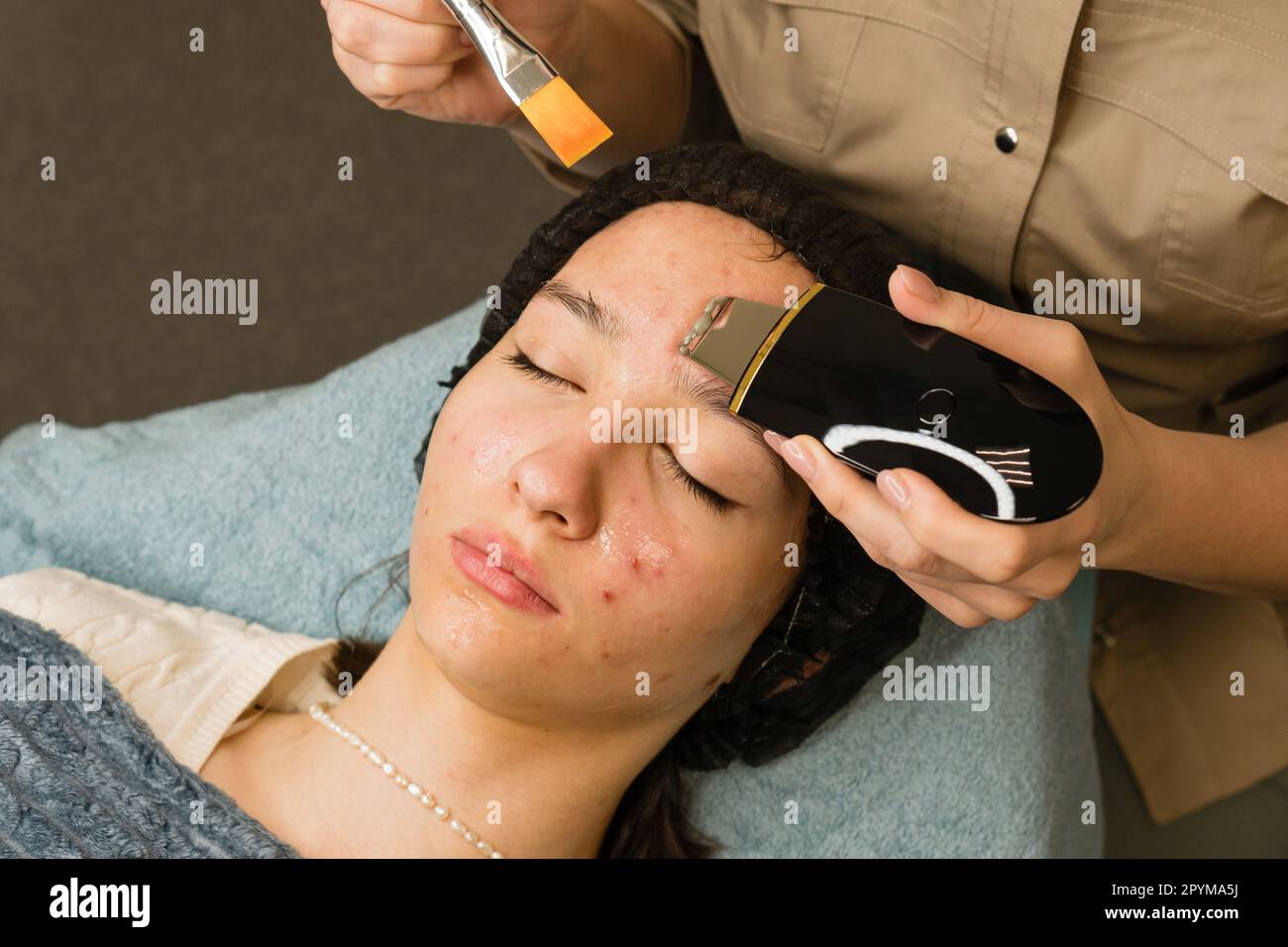 Dermatologist make procedure ultrasonic cleaning face for teen girl in ...