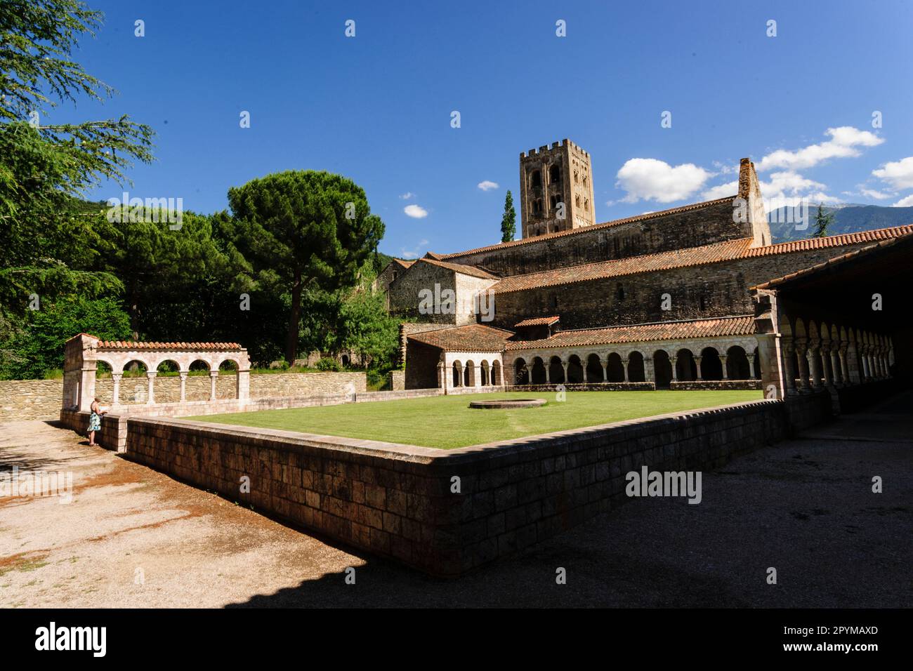 Monasterio benedictino medieval hi-res stock photography and images - Alamy