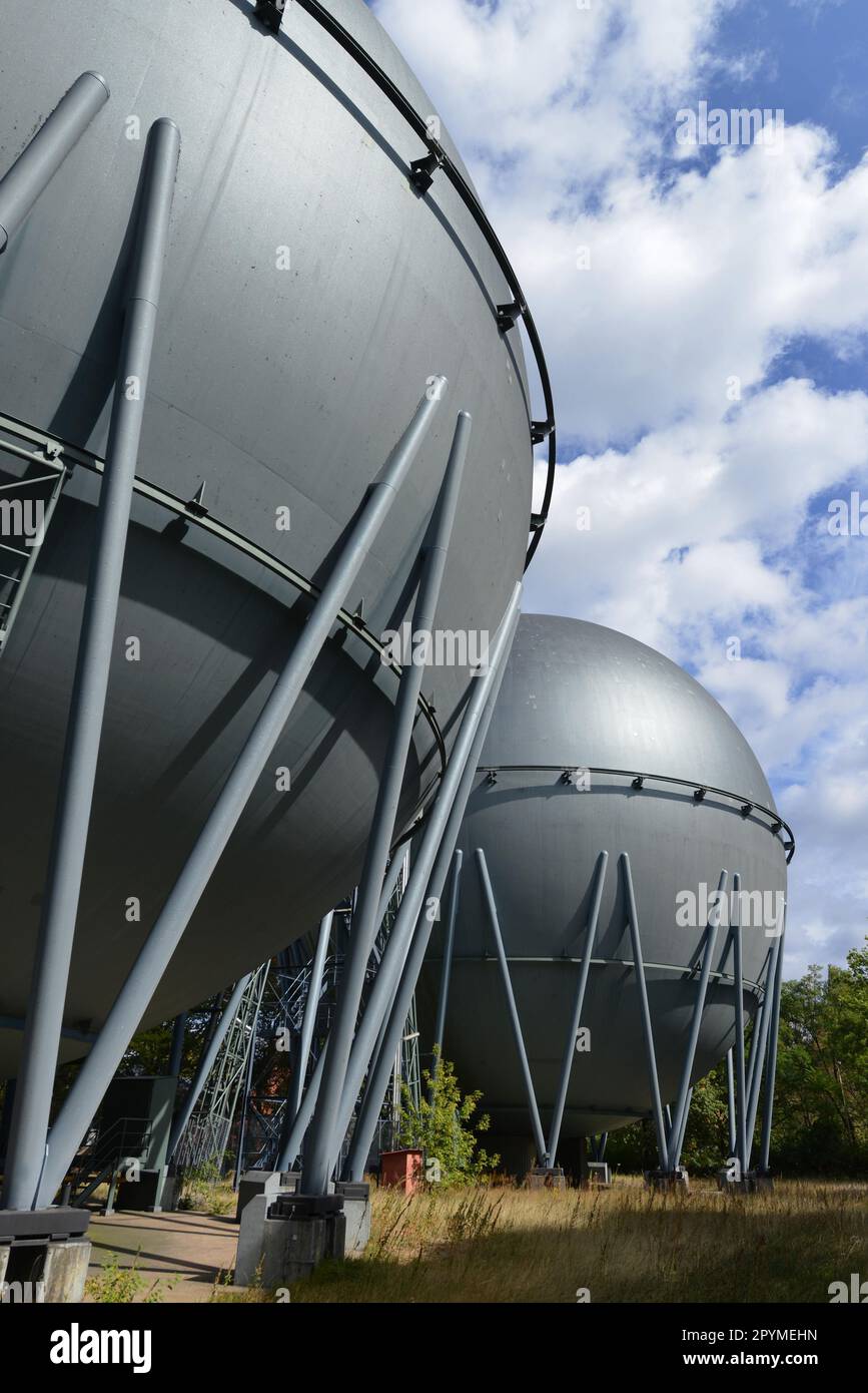 Mariendorf spherical gas tank, Lankwitzer Strasse, Mariendorf, Berlin ...