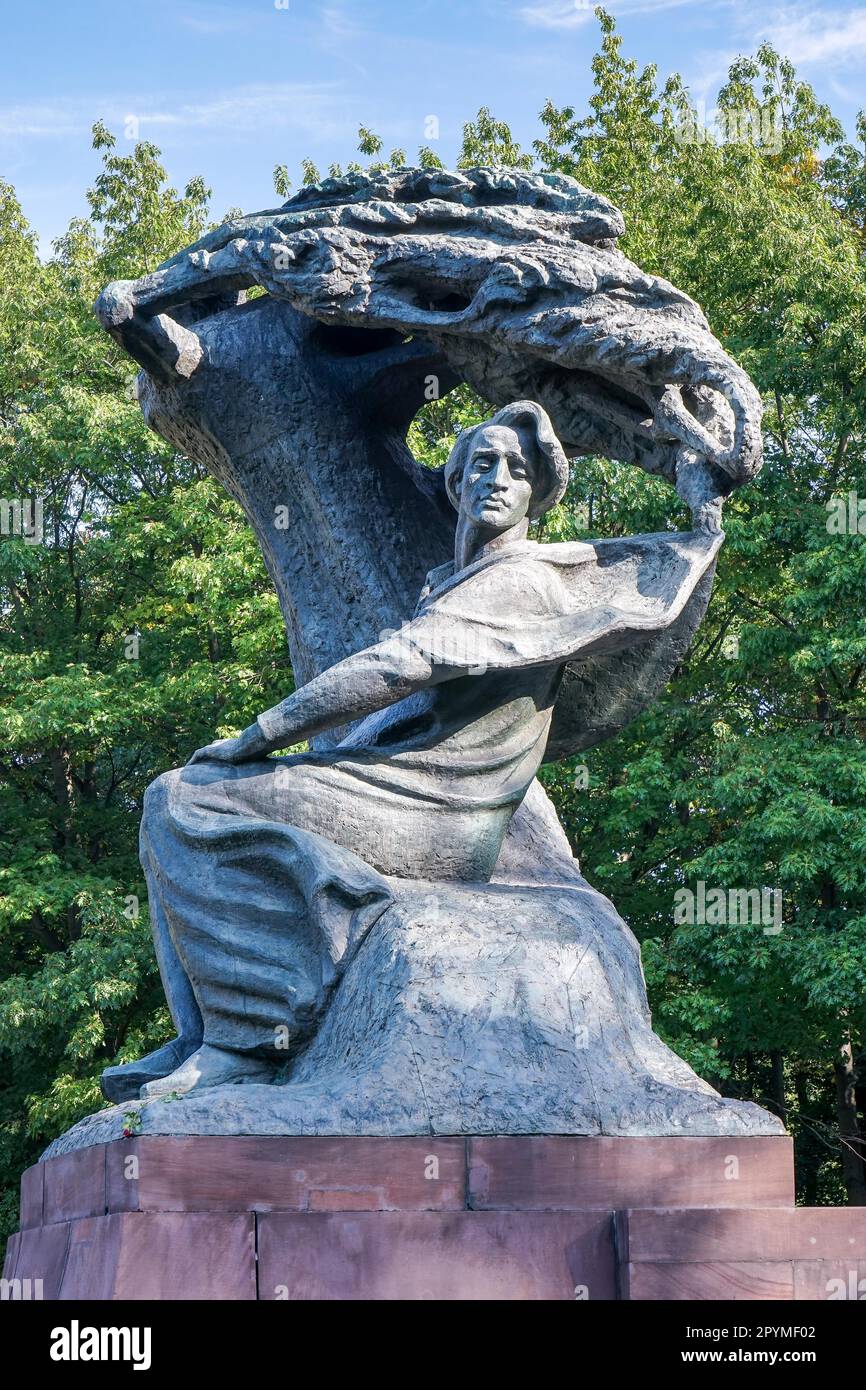 Chopin Statue in Warsaw Stock Photo - Alamy