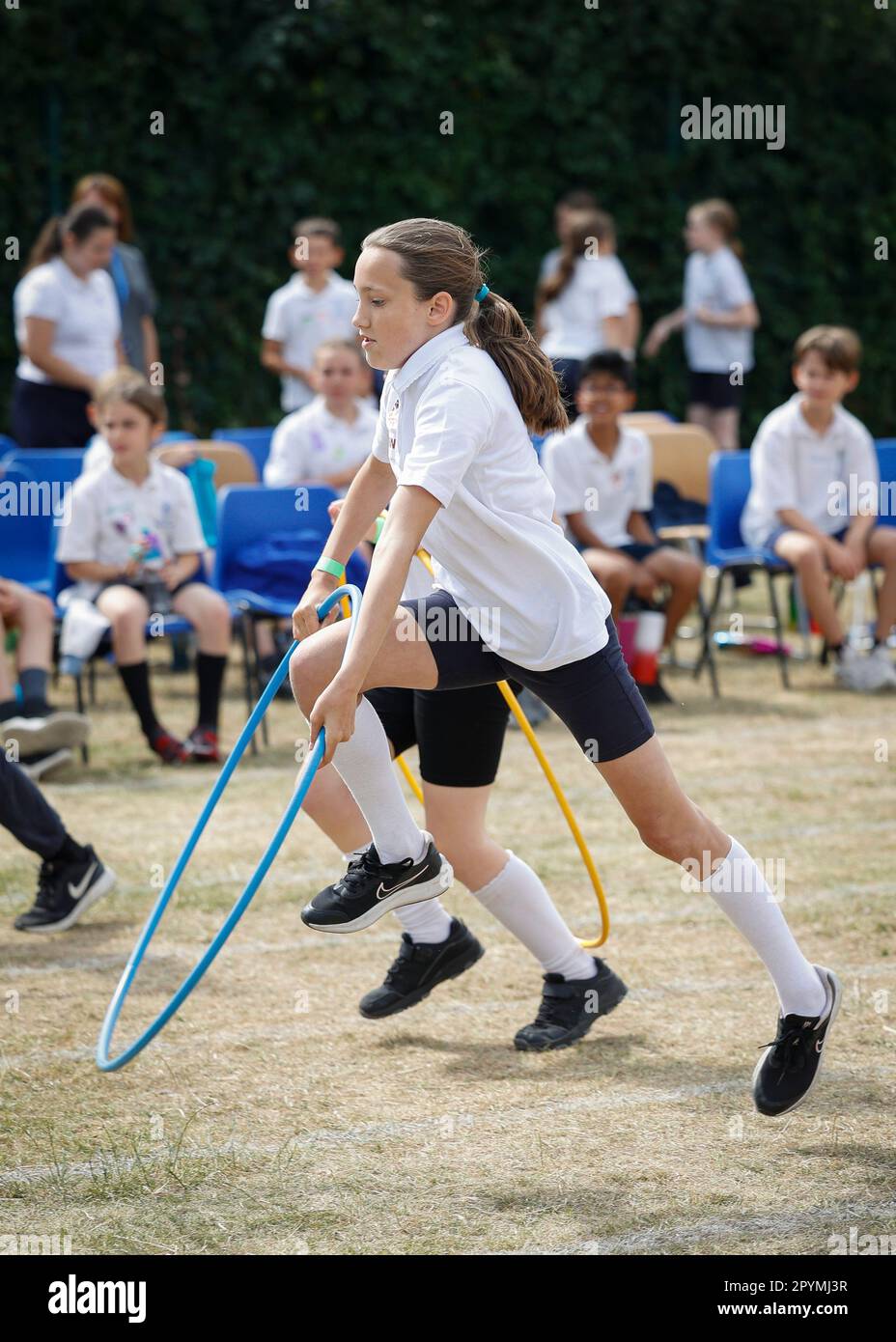 School sports day uk hi-res stock photography and images - Alamy