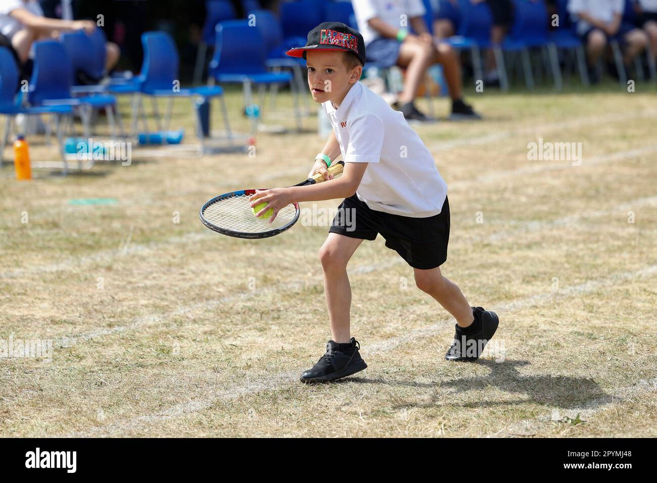 School sports day uk hi-res stock photography and images - Alamy