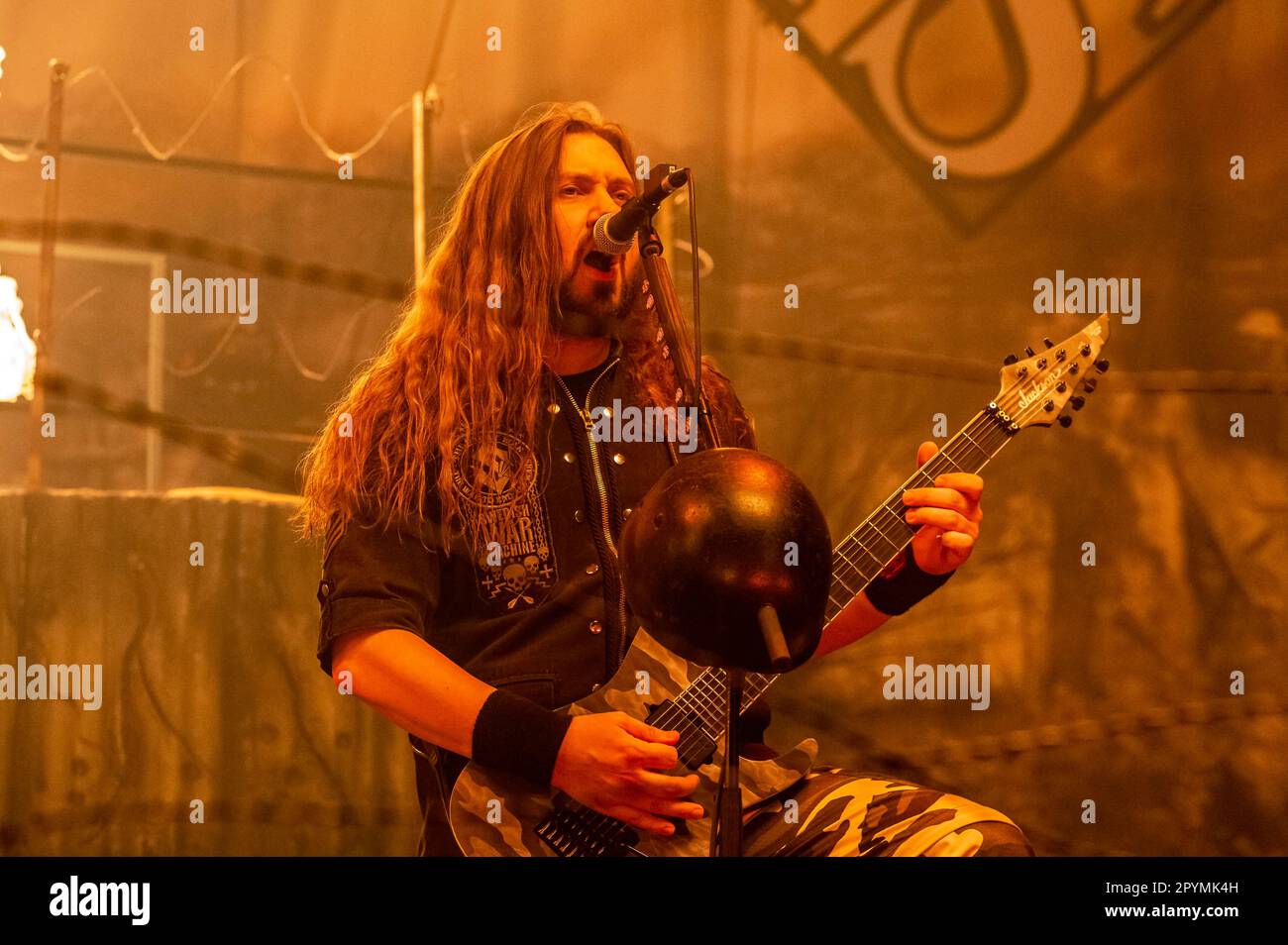 Chris Rörland von Sabaton live bei einem Konzert der 'The Tour To End ...