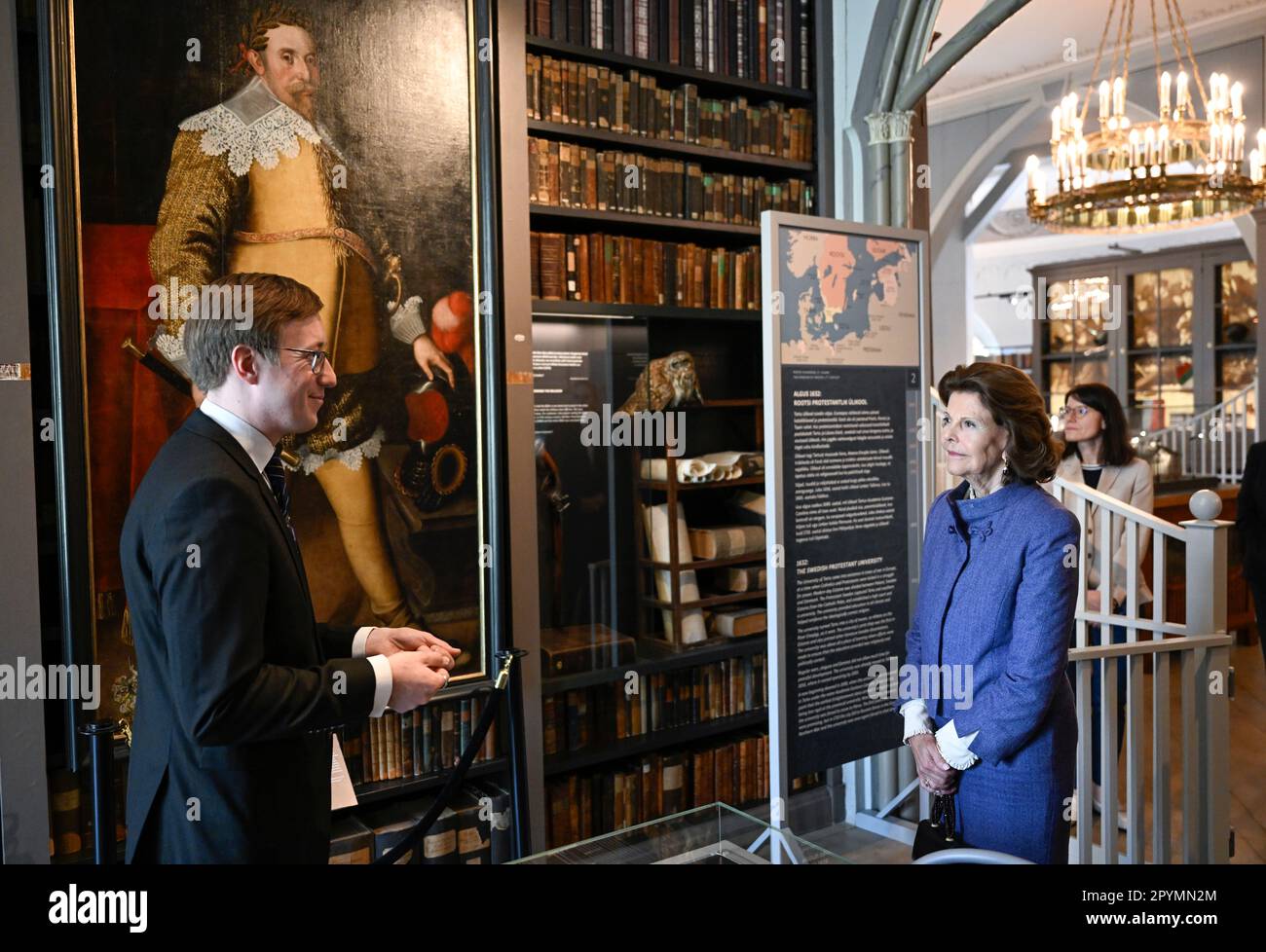 Sweden's Queen Silvia and Mrs Sirje Karis during a tour of the Museum ...