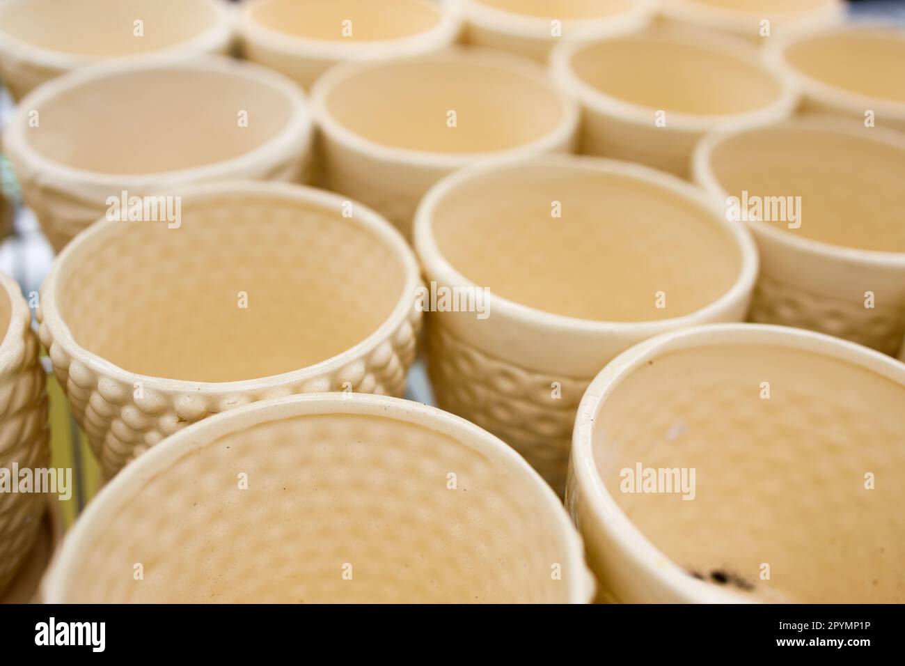 Empty flower pots hi-res stock photography and images - Alamy