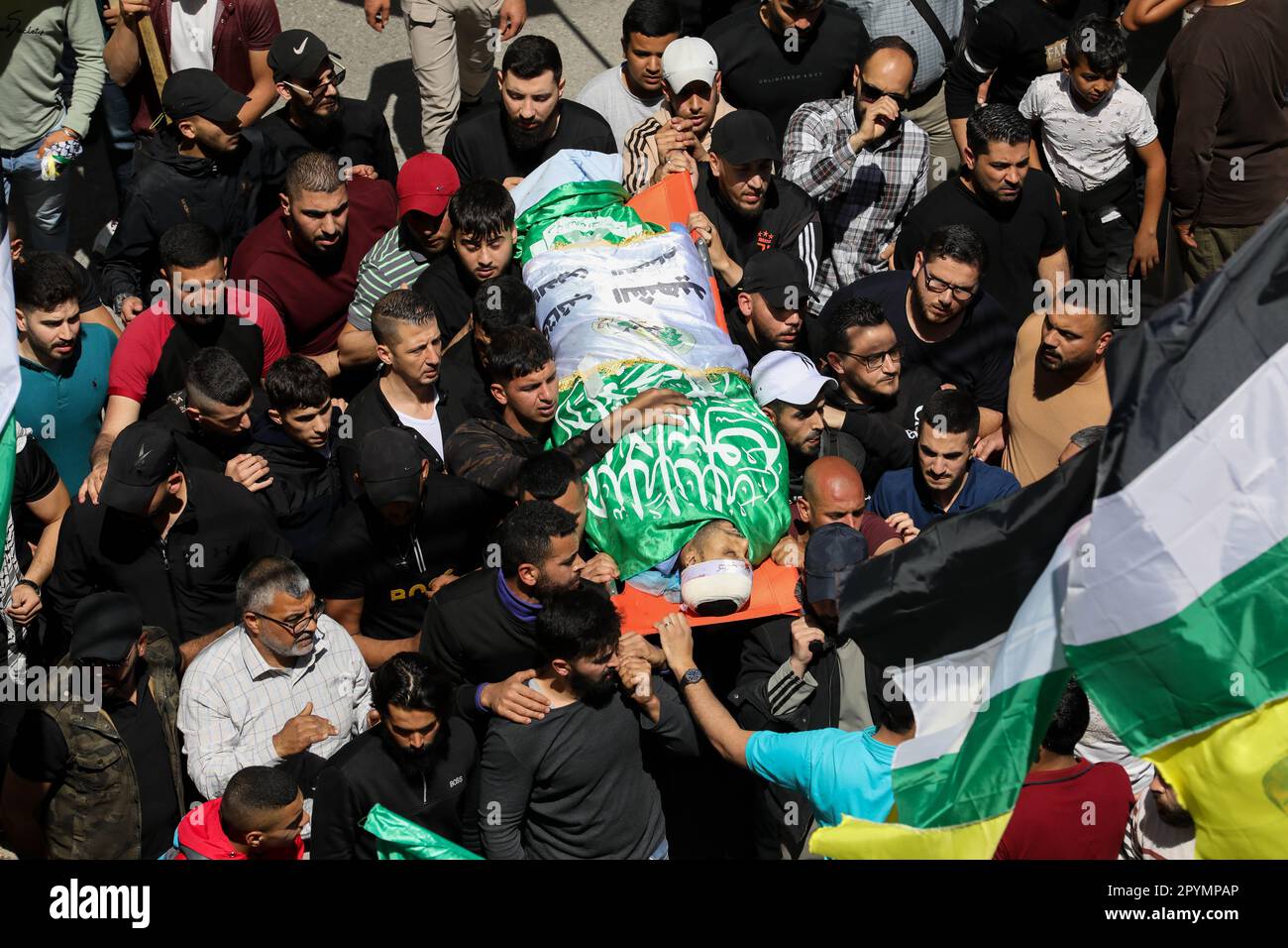May 4, 2023: West Bank, Palestine. 04 May 2023. Mourners carry the body ...