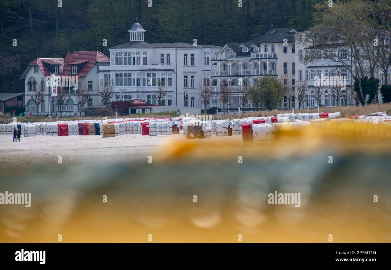Binz, Germany. 04th May, 2023. Sunny weather prevails on the beach of ...