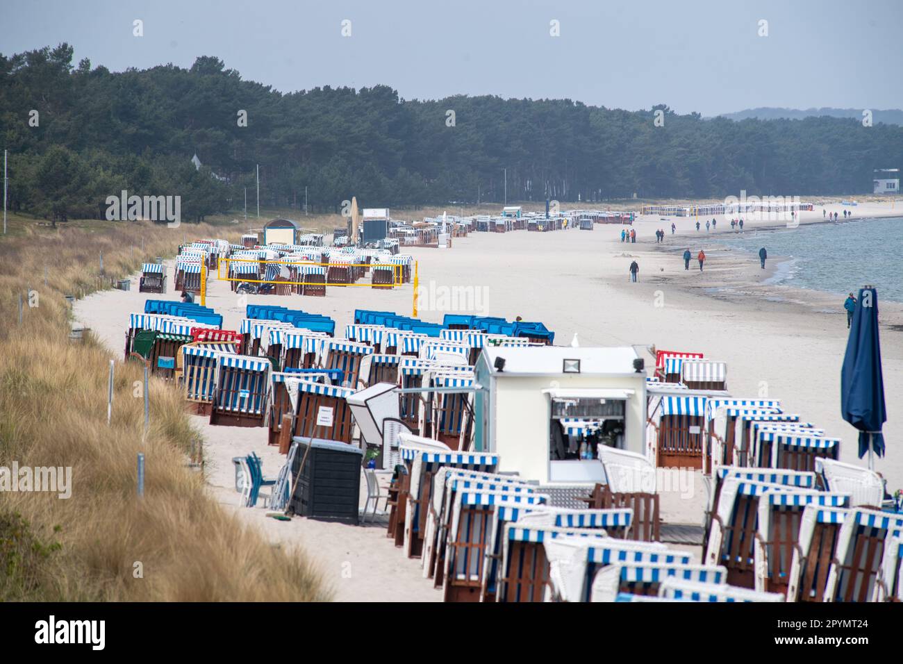 Binz, Germany. 04th May, 2023. Sunny weather prevails on the beach of ...